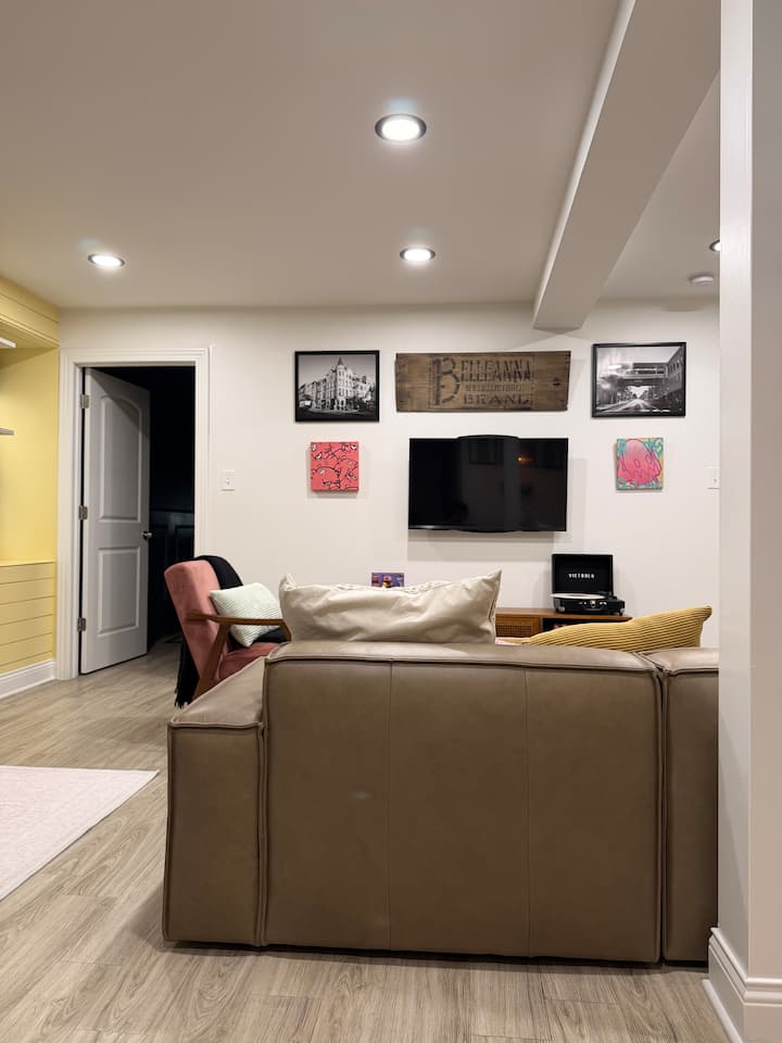 Private 1br Garden Apt | Full Kitchen + Fast Wifi - Chicago
