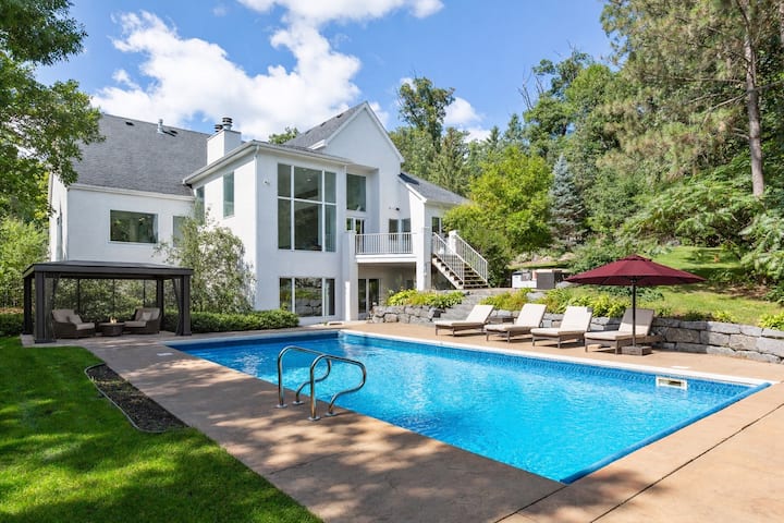Modern Wayzata Retreat W/ Pool, Sauna & Plunge - Minnetonka, MN