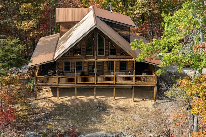 Cabin -40 Acres, Hot Tub, 3-sided Porch, Rec Room - Kentucky