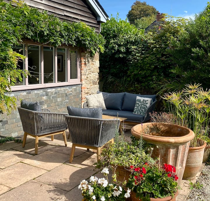 Rural Barn Near Beach And Town - Falmouth