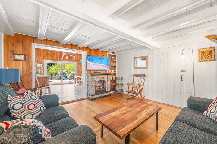 Est.1840 Farmhouse | Heated Pool & By Bay - The Hamptons, NY