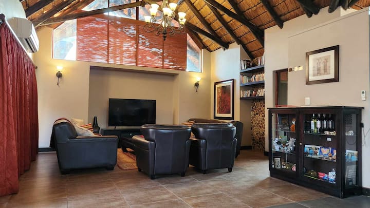 Morokolo Safari Lodge 4 Suite Lodge - Sun City