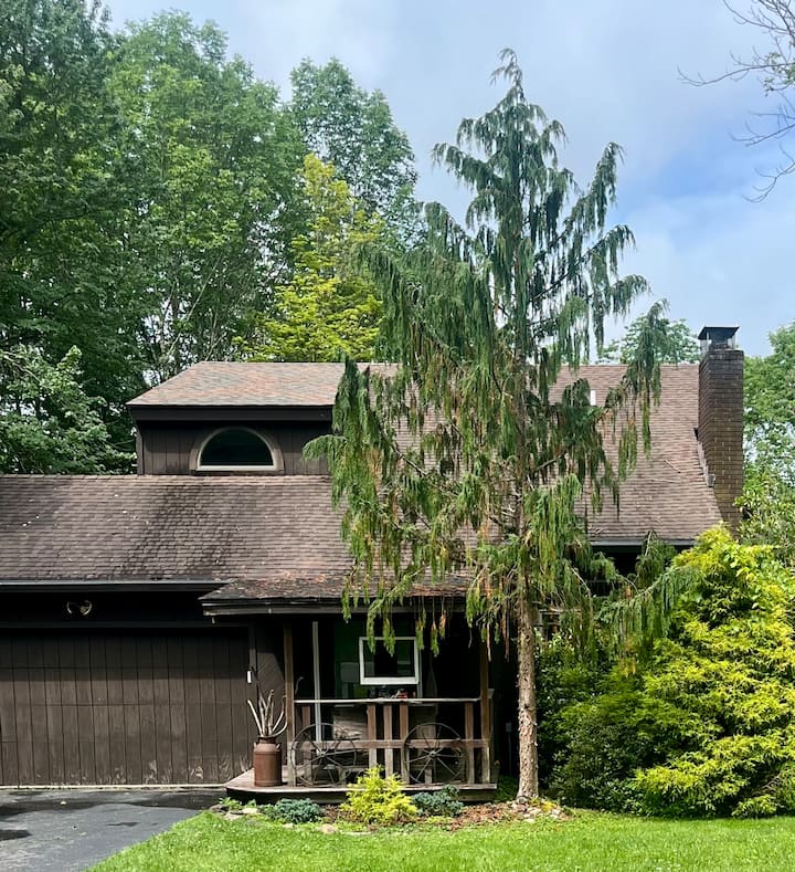 Rustic Farm Style Lake House - Goshen, CT