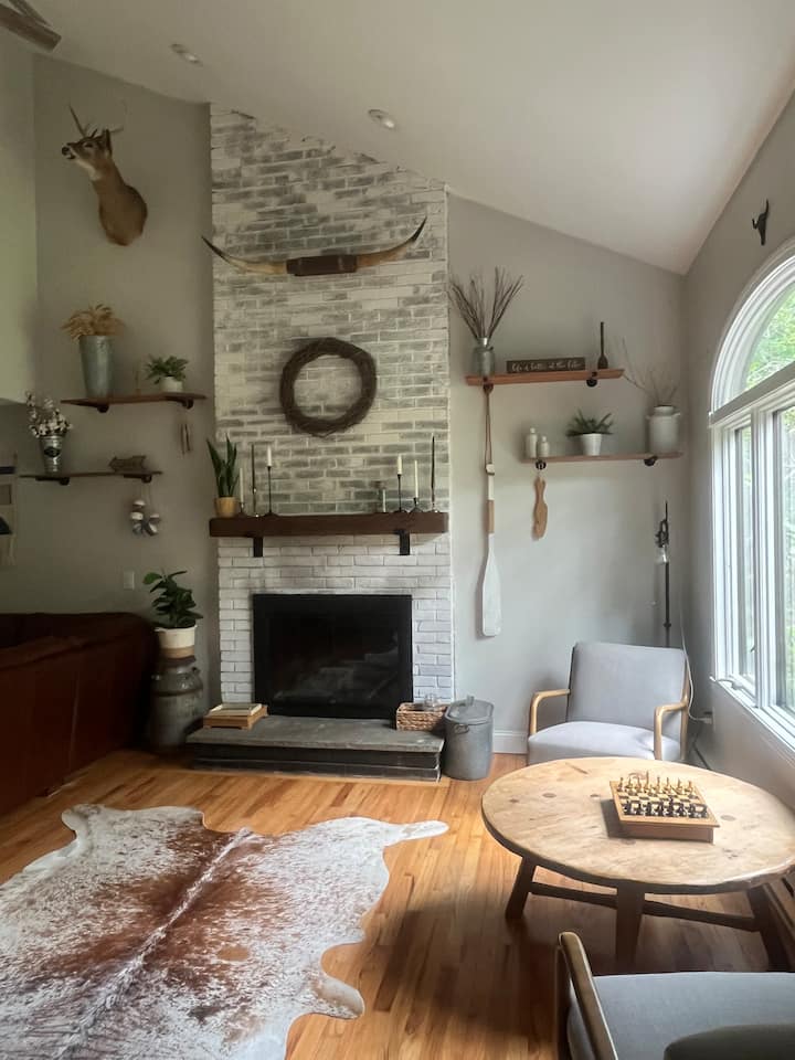 Rustic Farm Style Lake House - Connecticut