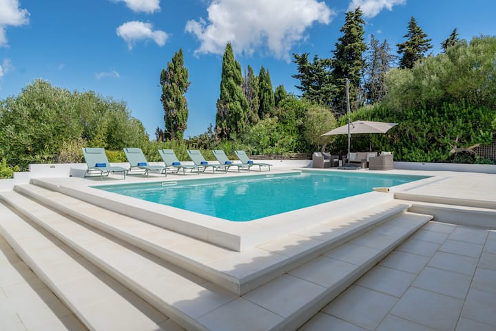 Beautiful Family Villa With Pool, Close To Beaches - Lagos