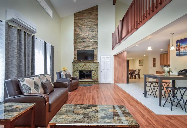 13 Beds, 4ba, Pools, Lake, Sauna, Game Room, Ev - Tannersville, PA