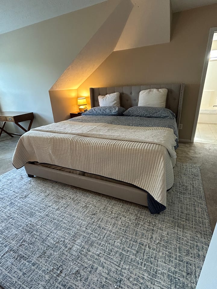 Equestrian With Private Room (King Bed) Available - Aiken, SC