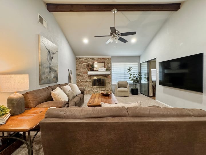 Newly Remodeled! Private Hot Tub! - Roanoke, TX