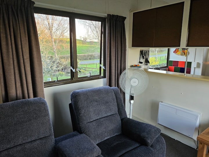 Rolling Views Vintage Retreat - Matamata