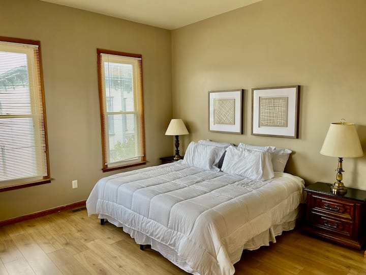 At Home In St Louis - *Pet Friendly* - St. Louis, MO