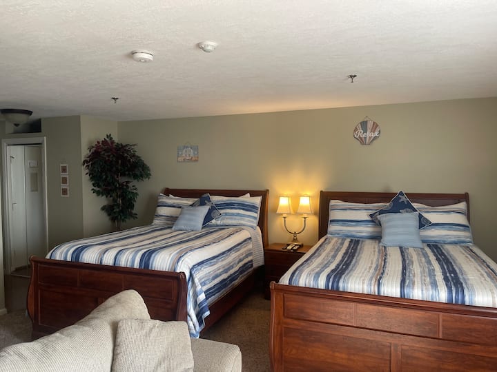 2 Brm/2 Bath, Views, Pool W/grills, 3 Queen Beds - Laconia, NH