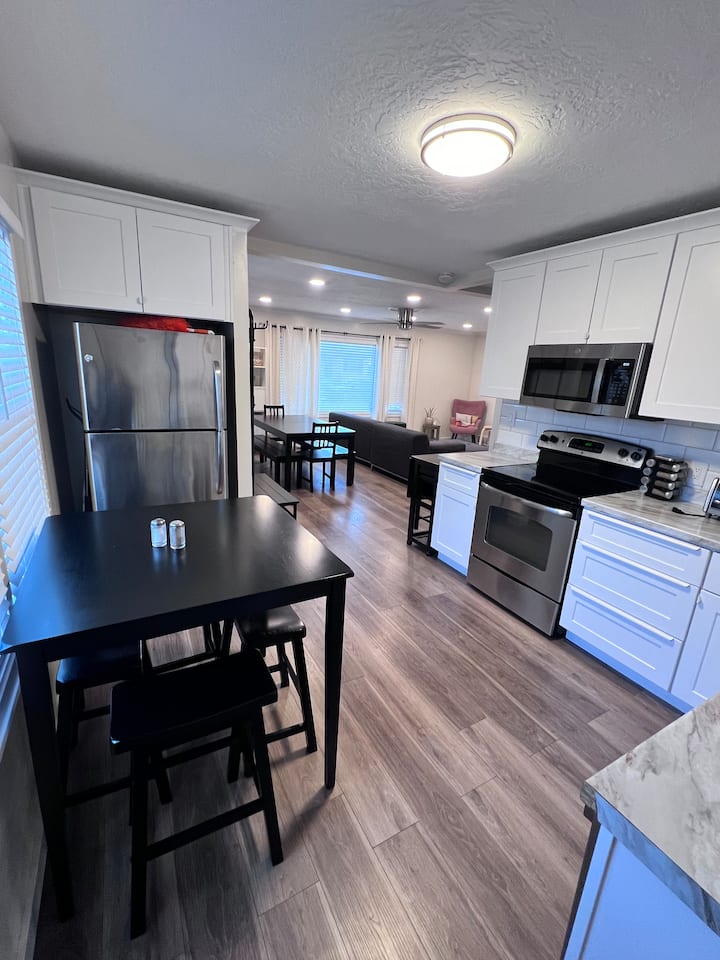 Newly Renovated Upper Unit 3bd 1ba - University of Utah Hospital, Salt Lake City