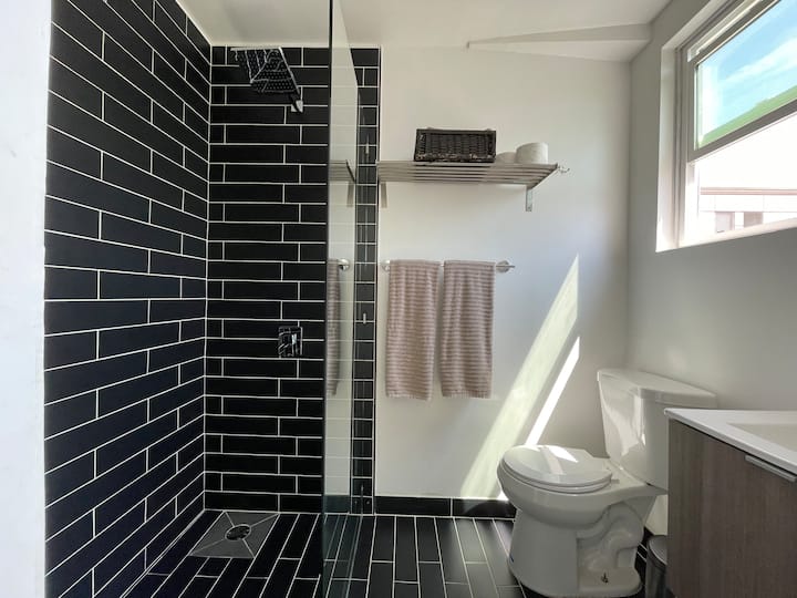 Top Floor Sunny View With 2 Bedrooms - San Francisco, CA