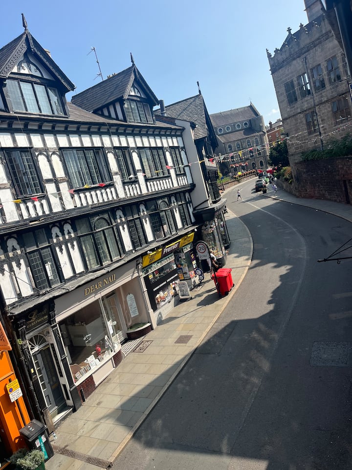 Charming 2 Bed Duplex With Parking + Courtyard - Shropshire