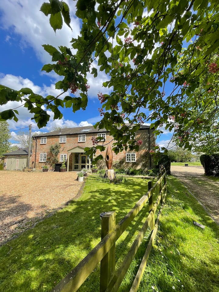 Beautiful, Unique Georgian Coach House & Hot Tub - Downham Market