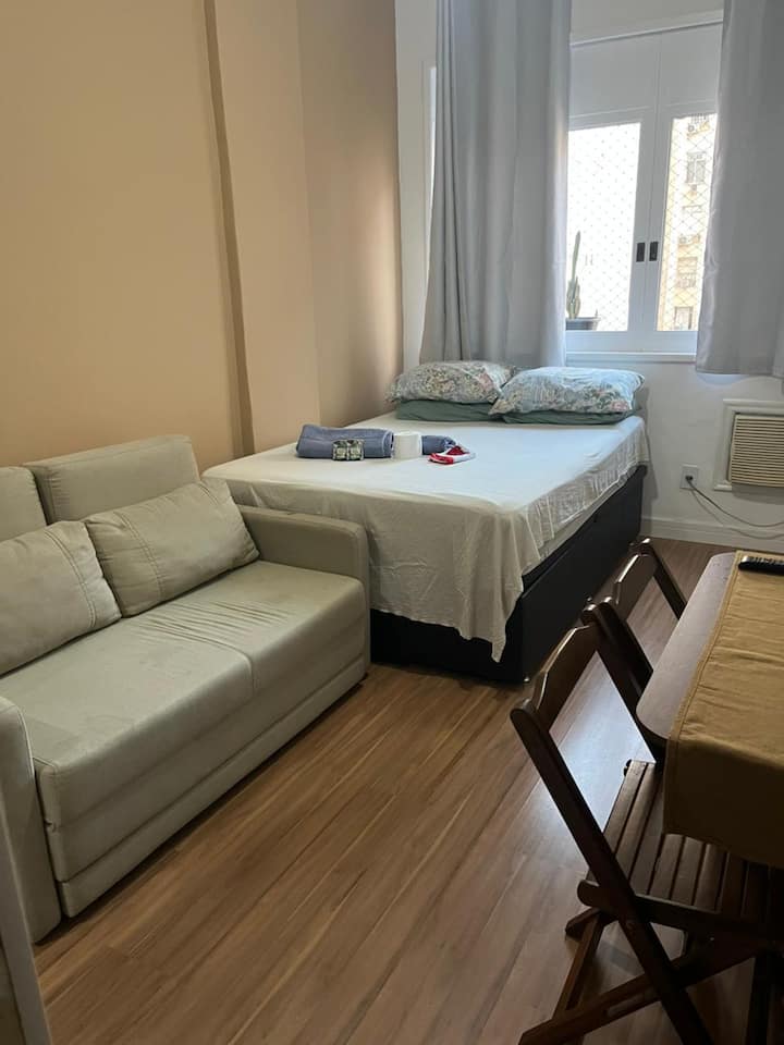 Kitnet, Bem Localizado De Um Casal De Esquerda. - Rio de Janeiro