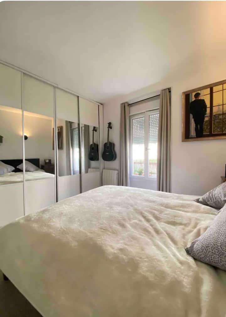 Quiet Private Bedroom In My Flat Near Montmartre - 巴黎
