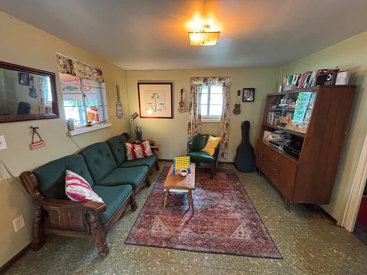 Peaceful 1961 Lake Cottage For Creatives - Sturgis, MI