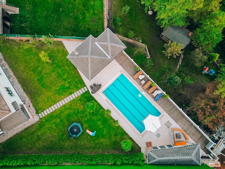 Müstakil Göl Manzaralı Geniş Bahçeli Havuzlu Villa - Sapanca