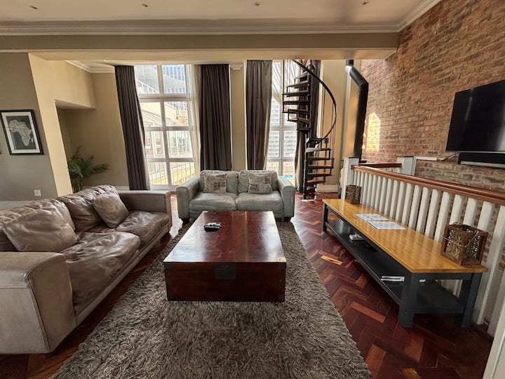Spacious Penthouse With Private Roof | City Center - Johannesburg
