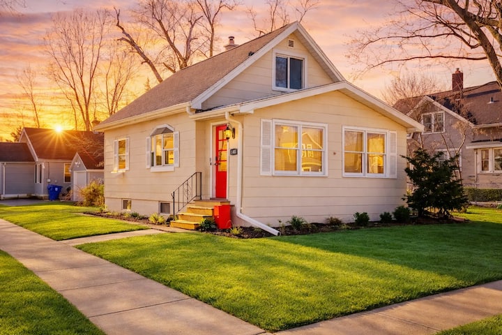 Fenced Yard - Stylish, Comfy Home: Walk Downtown - Greenville, WI