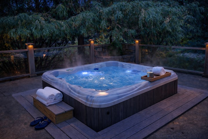 Hot Tub Retreat | Private, Peaceful & Cozy - Cherry Beach, Three Oaks