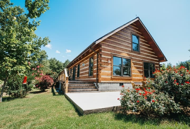 Secluded Log Cabin With Pool And Mountain Views - Summerville, GA