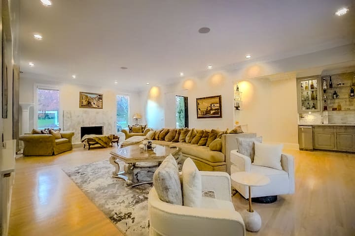 The Ultimate Celebrity Luxury Home - Blue Ridge Mountains
