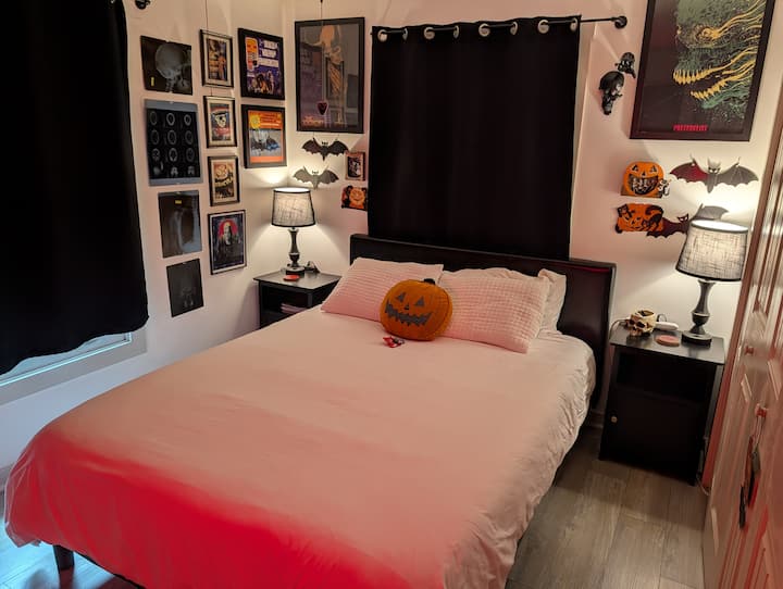 Horror Movie Hideout - Walk To Downtown! - Athens, GA