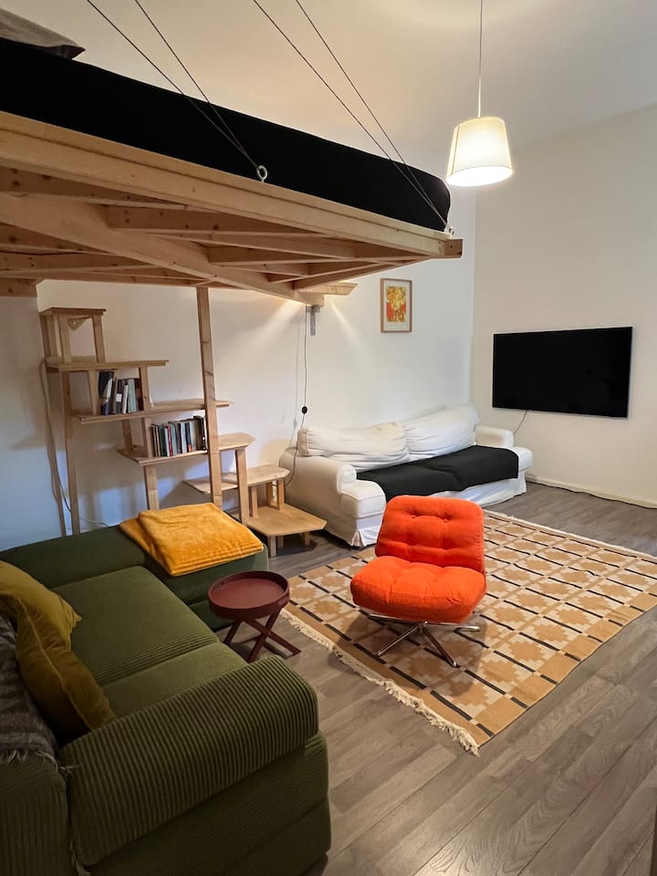 Spacious Altbau Sleeps 7  High Ceilings & Comfort - Berlín