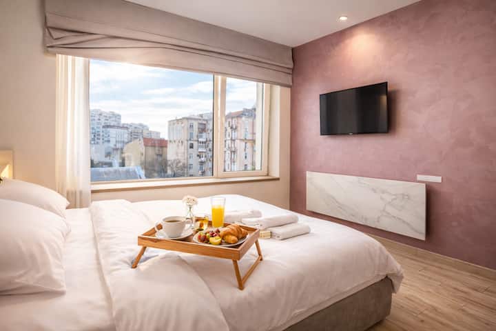 Смарт-8 на Малой Житомирской 10. - Kiev