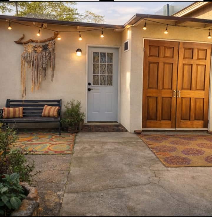 Boho Garden Studio (W/ Chickens) - Near Universal - Los Angeles, CA