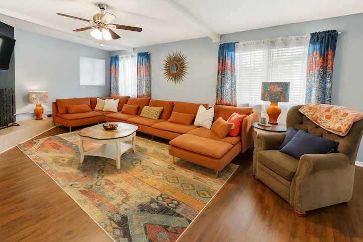 Family & Pet-friendly Getaway - Game Room + Yard - Colorado Springs, CO