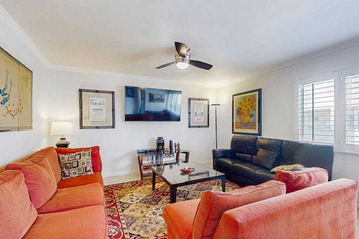 Downtown 2br 2nd-floor | Balcony | Pool - Palm Springs, CA