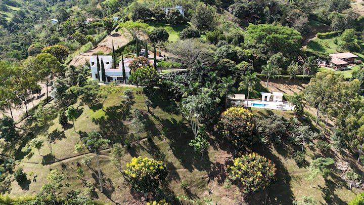 Lugar Mágico: Naturaleza, Comodidad,  Casa Moderna - Ciudad Bolivar