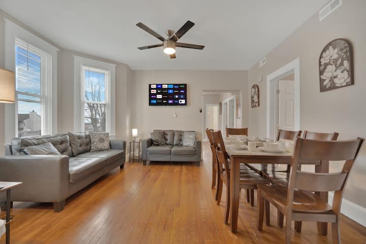 Stylish, Newly Renovated 4-bedroom Apartment - Essex, MD
