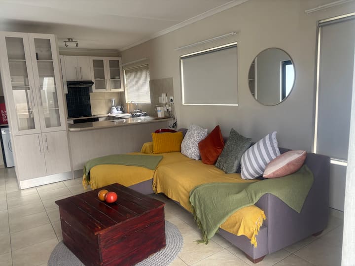 Cosy Apartment, 1-minute Away From Grove Mall - Windhuk