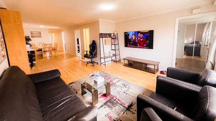 3br & 4beds 2 Full Baths With 4 Cars Free Parking - Toronto