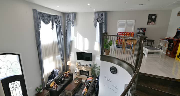 100%new House,massage Chair,mini Golf,disney,beach - Huntington Beach, CA