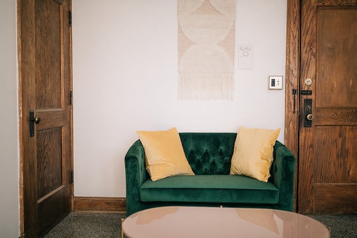 The Wilson Unit C | Value Studio With Full Kitchen - Madison, WI