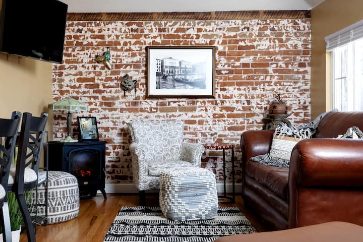 Entire Cozy Home And Pet Friendly! - Denver, CO