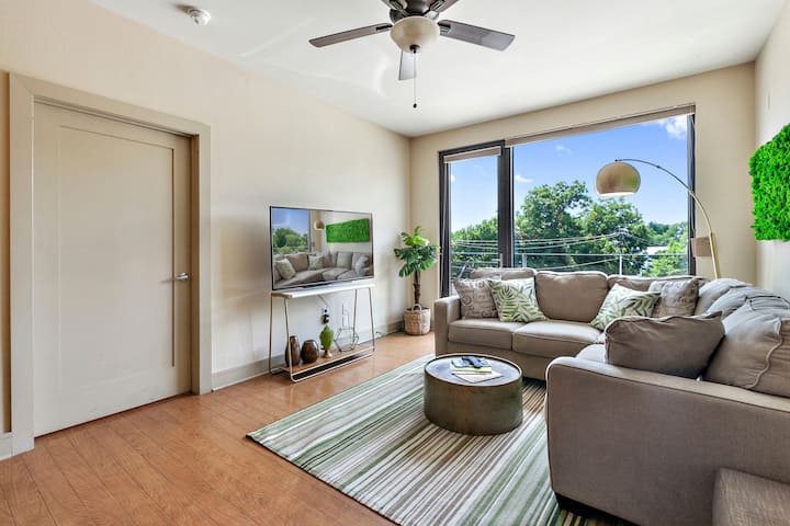 Loft On Guadalupe: Ultra-modern W/prime Location - Zilker - Austin