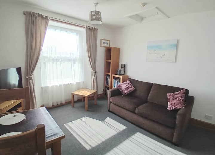 1 Bedroom Apartment, Central Llandudno. Sleeps 2 - Llandudno