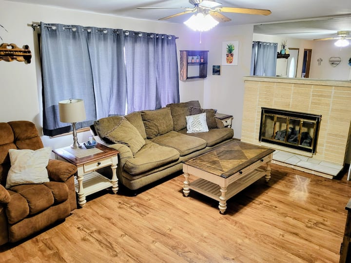 The Family Circle | Cozy Main-floor
Springfield - Springfield, MO