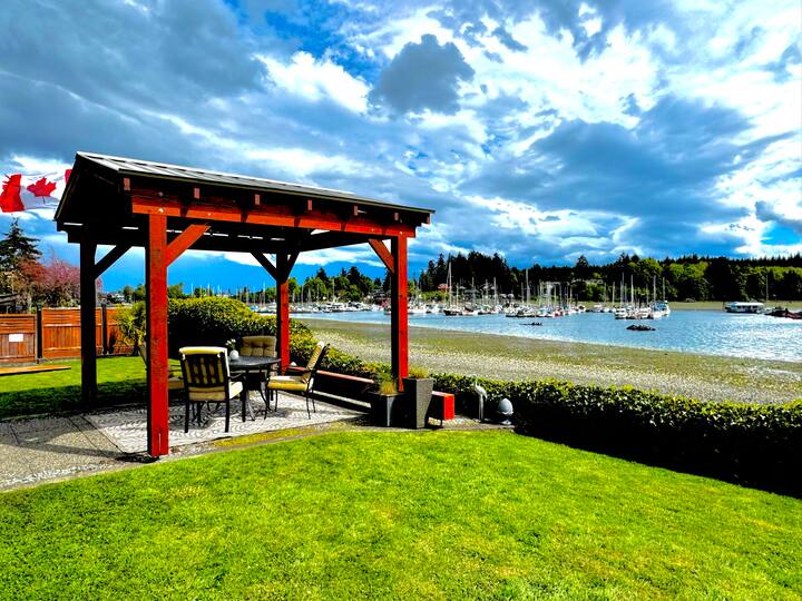 'The Beach House’ At Deep Bay - Hornby Island