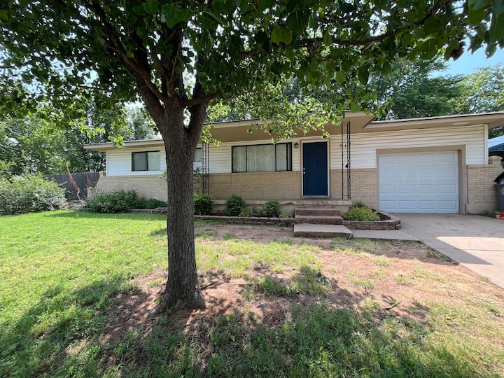 Corner Cottage - Lawton, OK