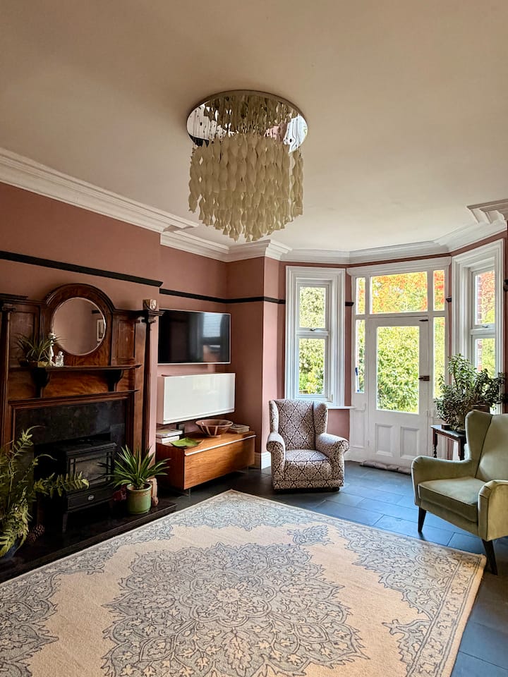 Copper Beech Victorian Home - King Bed - Salford - Salford