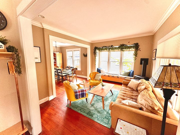 Sunny Craftsman House In Walkable Neighborhood - Seattle, WA