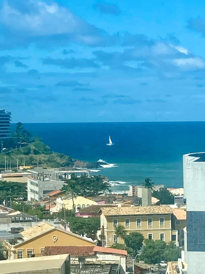 Apto Charmoso Em Excelente Localização. Vista Mar. - Salvador, Brazil