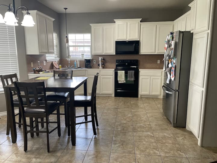 Private (Master Suite) In A Quiet 3 Bedroom Home. - Abilene, TX